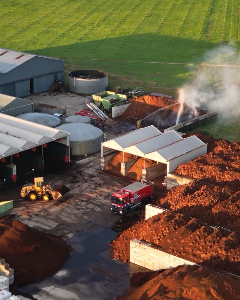 Brand bij potgrondbedrijf in Grubbenvorst lastig te blussen - L1 Nieuws