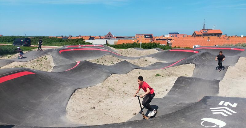 Nieuwe pumptrackbaan voor opening beschadigd door scooters: 'Om ...