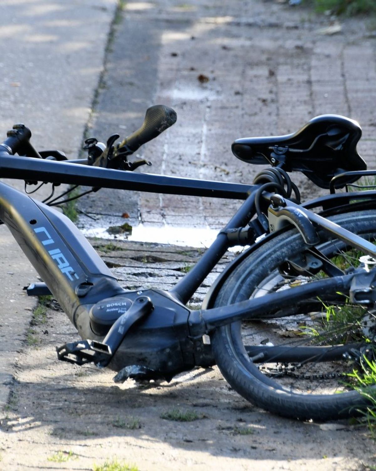 Fietser (16) gewond na botsing met bestelbus - Omroep Zeeland