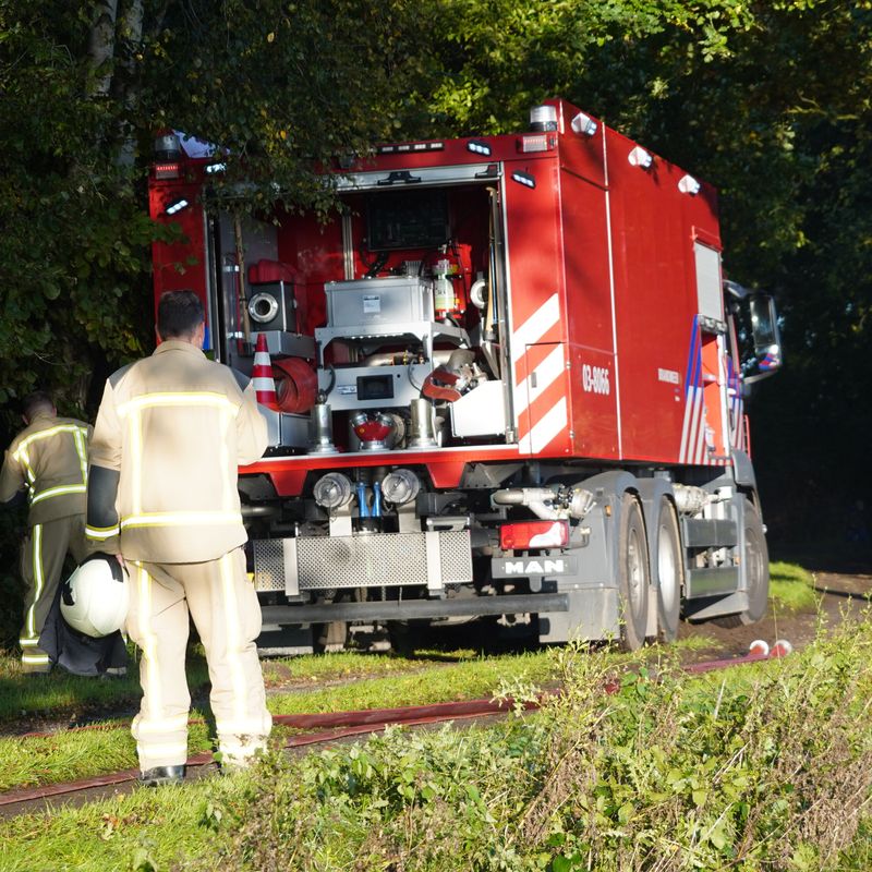 Brandweer zelf in de problemen na blussen zolderbrand in Nieuw-Roden ...