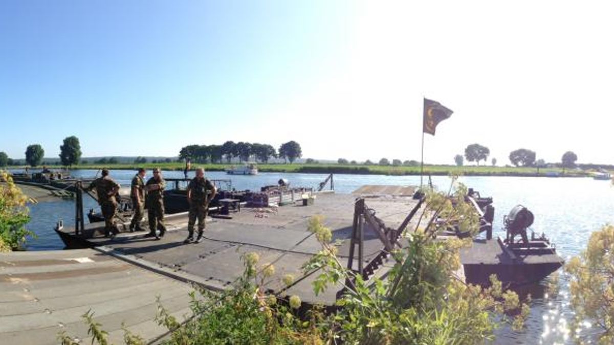 Pontonbrug Vierdaagse gebouwd als oefening - L1
