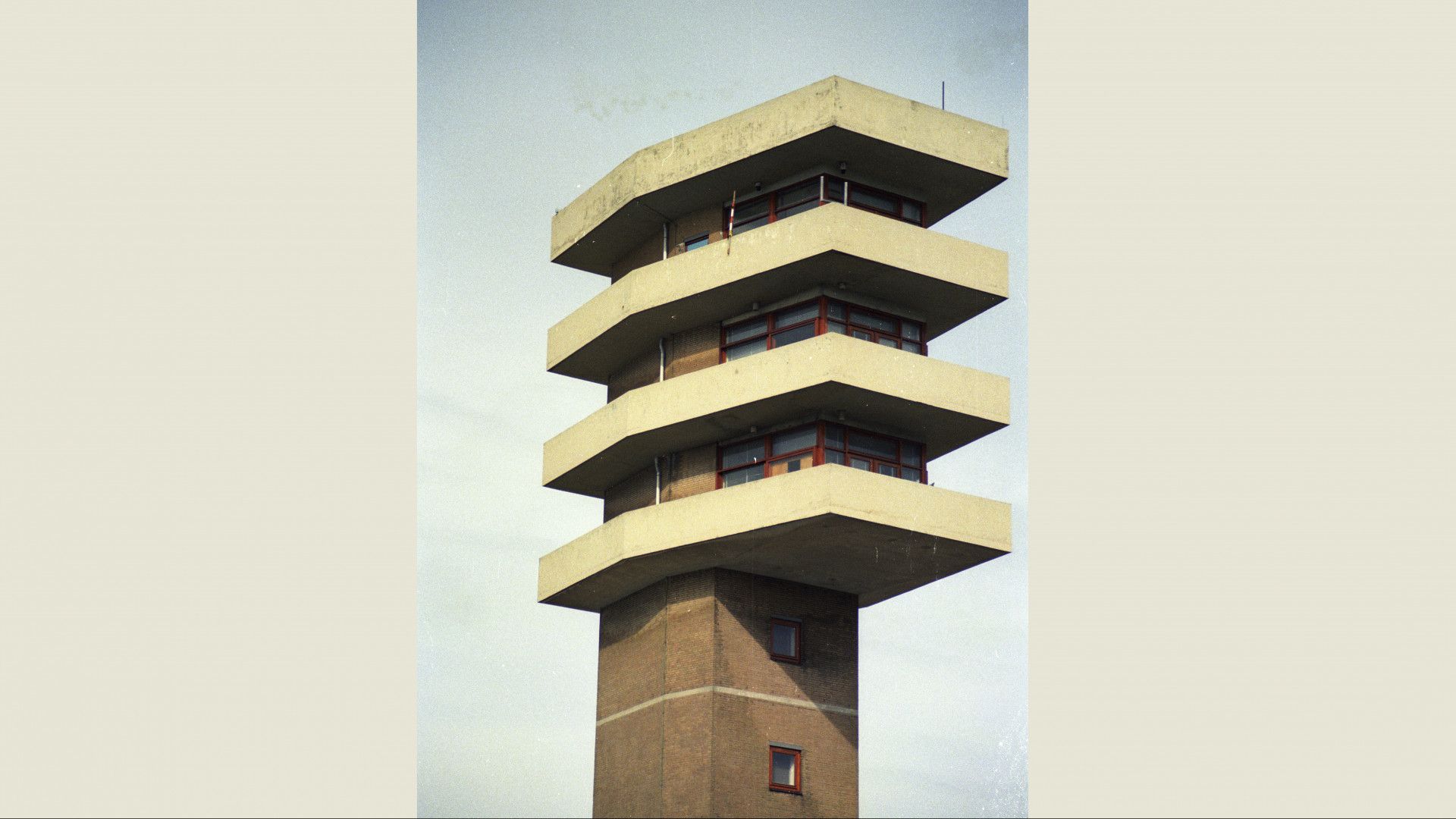 Onthullend: in deze toren gebeuren geheime dingen - Omroep West