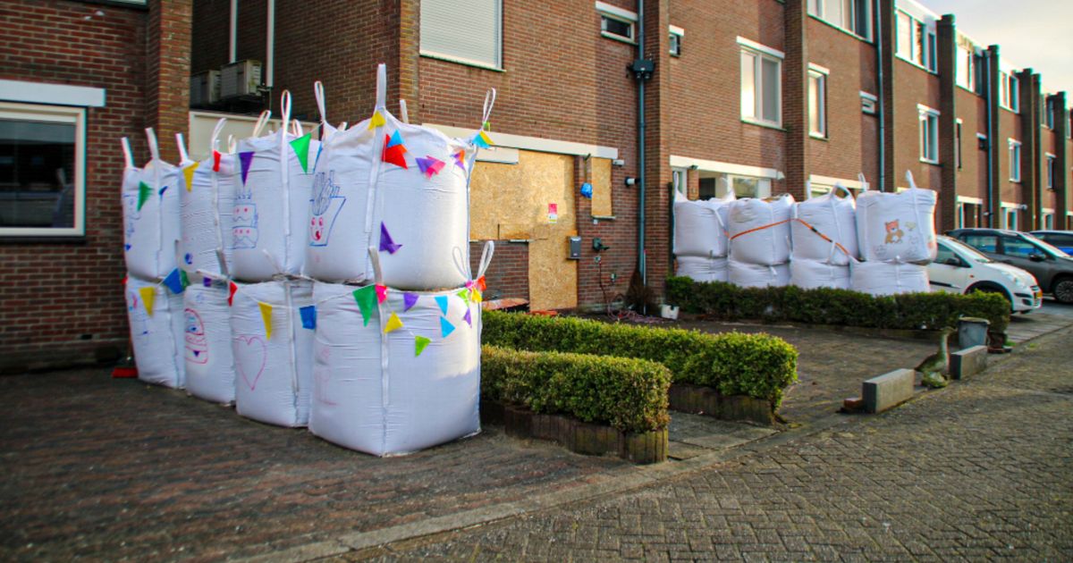 Schiedamse vesting: buren zetten nog meer zandzakken rond woning veroordeelde drugscrimineel ...