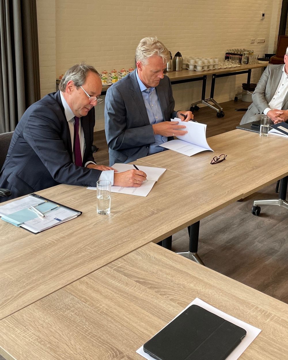 1 euro per vat olie van NAM en Rijk voor Schoonebeek - RTV Drenthe