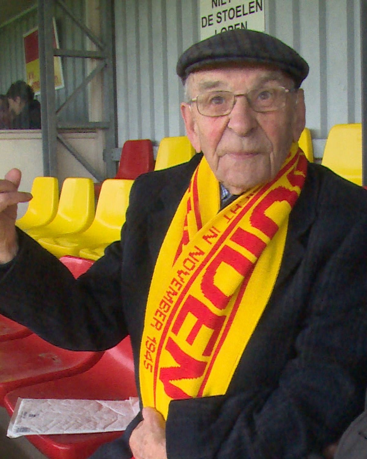 Bekendste supporter Arnemuiden Rinus overlijdt één dag voor honderdste ...