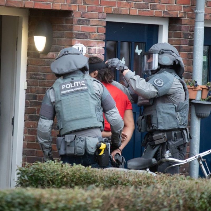Arrestatieteam valt woning in Stad met stormram binnen, man ...