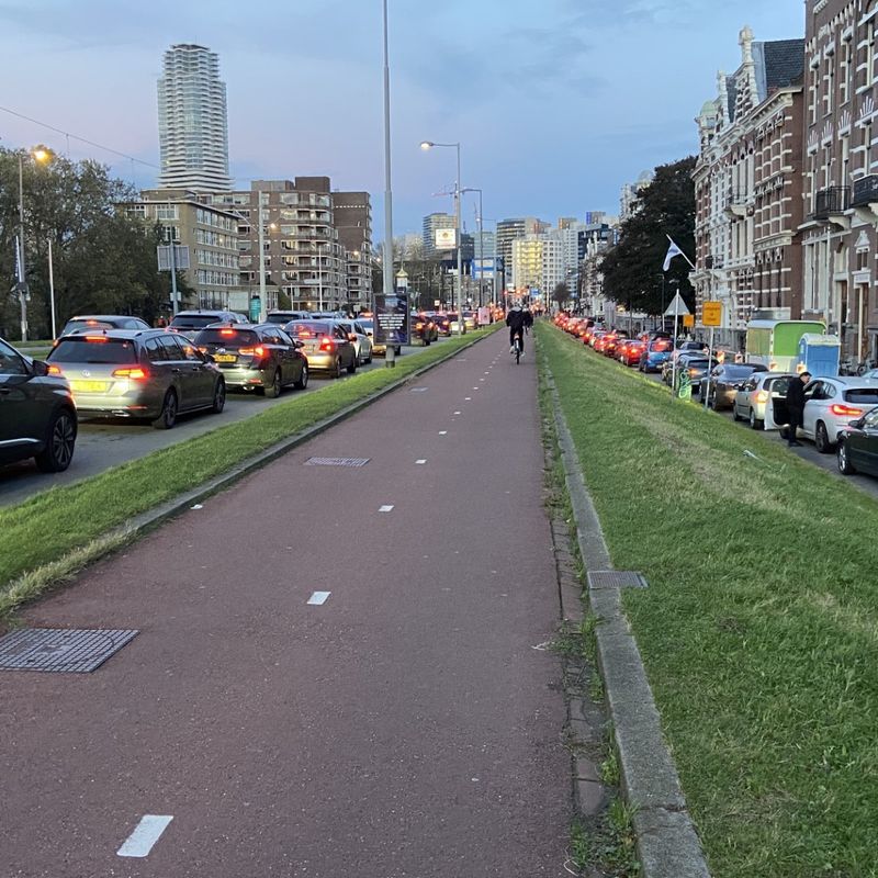 Verkeerschaos in Rotterdam door afgesloten Maastunnel en wegafzettingen - Rijnmond