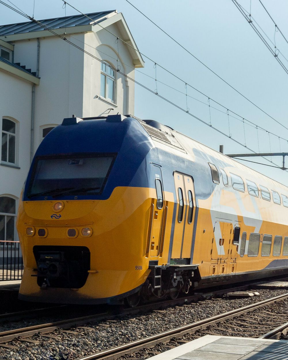 Trein gaat bus achterna: ook treindiensten krijgen lijnnummers - Omroep ...