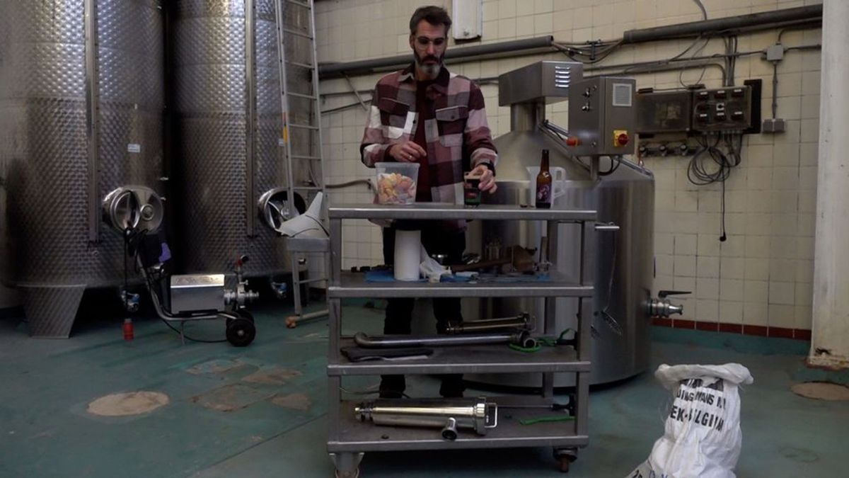 Waar kun je allemaal bier van maken? In dit lab zoeken ze het uit ...
