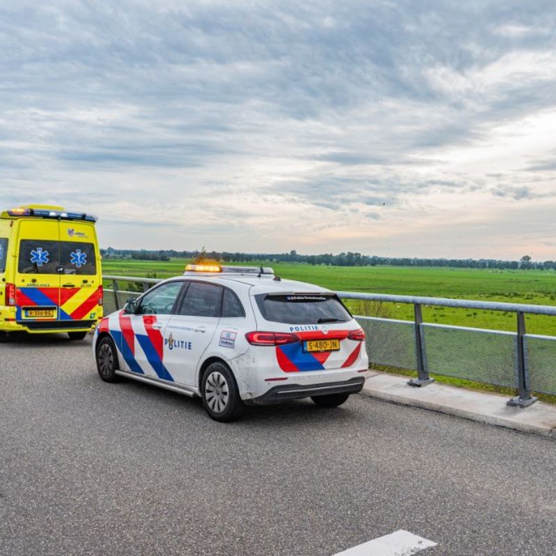 112-nieuws dinsdag 26 september: Motorrijder botst tegen brug • Mestbult bij Appingedam brandt ...