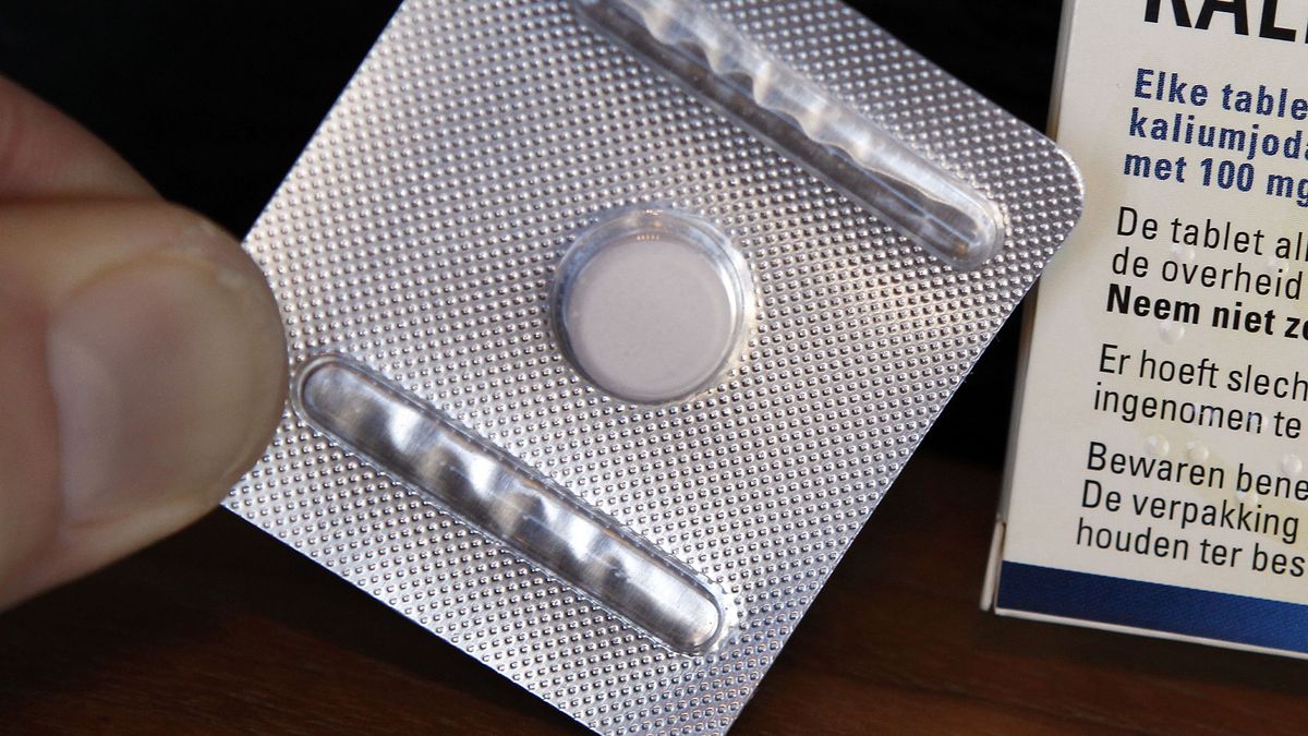 Waarom krijgen ouderen geen pillen voor na een kernramp? - Omroep ...