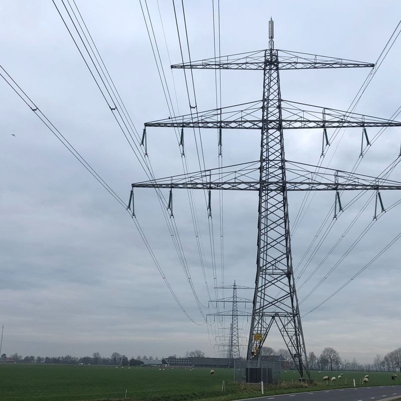 Nieuwe hoogspanningslijn tussen Vierverlaten en Ens - RTV Noord