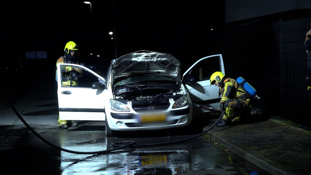 Auto vat vlam in Heerlen - L1 Nieuws