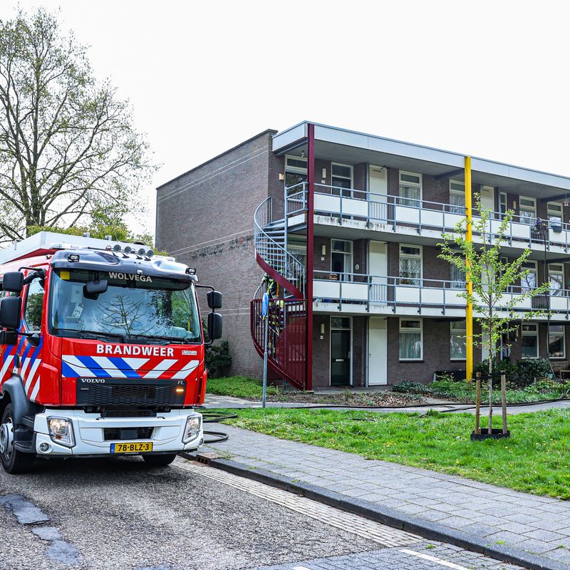 Brand in Wolvega onder controle; meerdere mensen hebben rook ingeademd ...