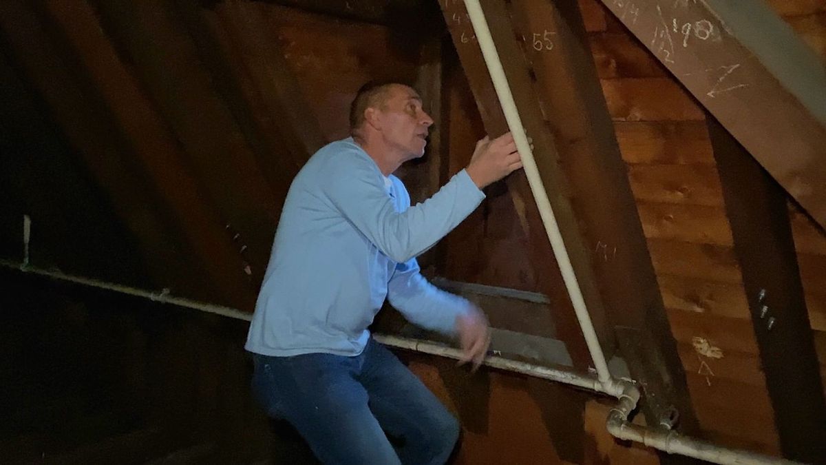 Rotterdammer Mario de Kramer leest bericht van zijn bijna 30 jaar ...