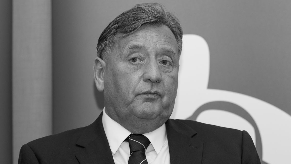 Voormalig Heracles-speler en GA Eagles-trainer Jimmy Calderwood (69 ...