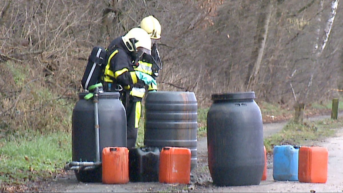 Chemisch afval gedumpt in Tegelen - L1