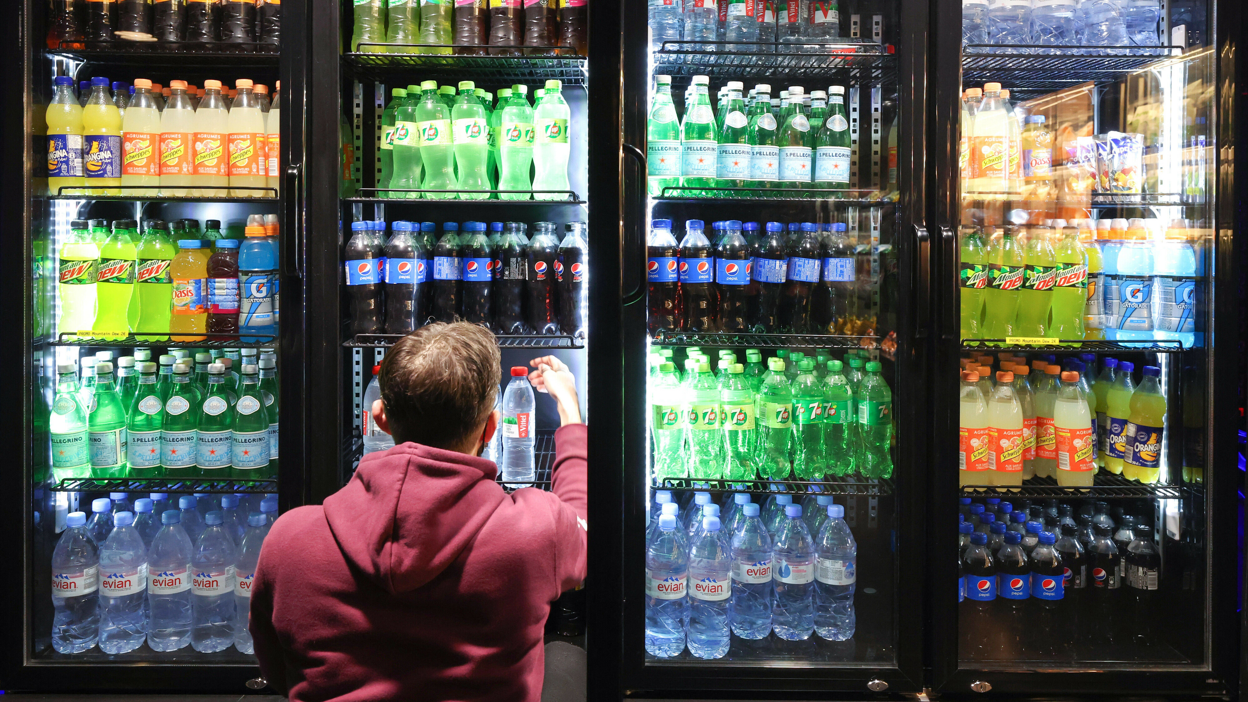 Duurdere frisdrank en hoger minimumloon: dit verandert er allemaal in ...