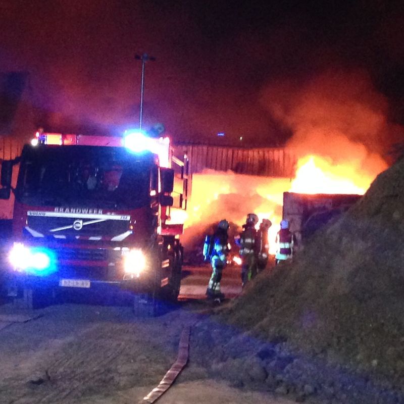Grote brand op bedrijventerrein Kerkrade - L1 Nieuws