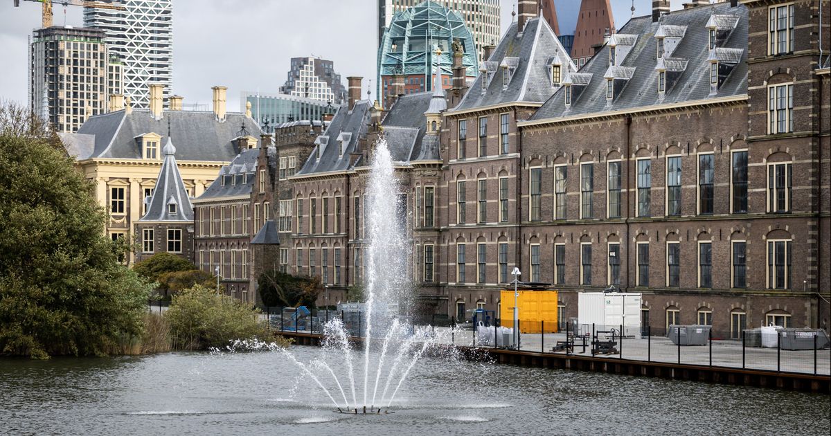 Hofvijver op de schop voor aanleg gloednieuwe verwarming Binnenhof ...