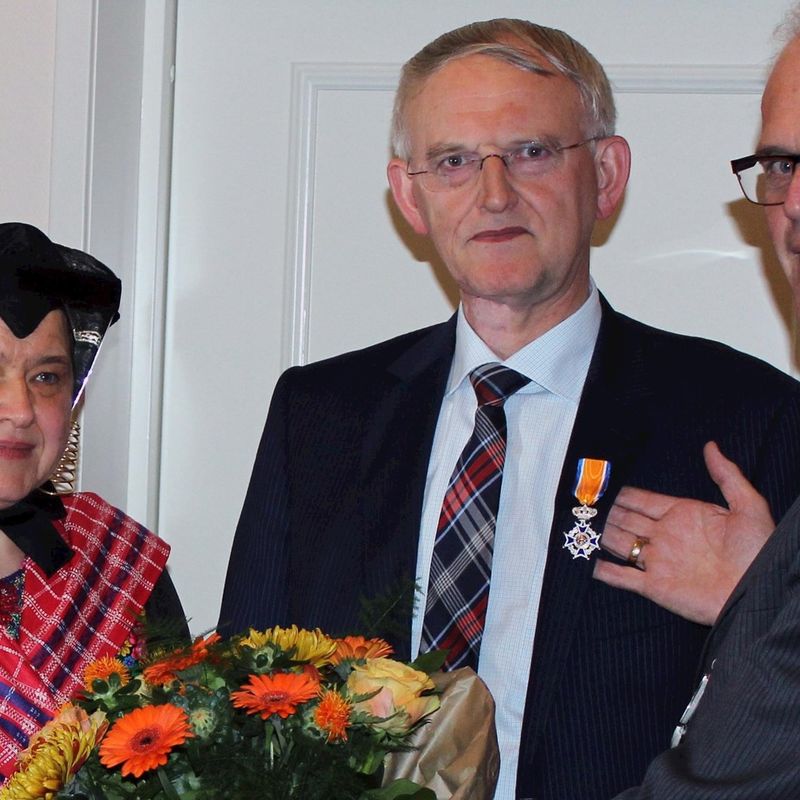Oud-raadslid Jan Visscher in Staphorst koninklijk onderscheiden - Oost