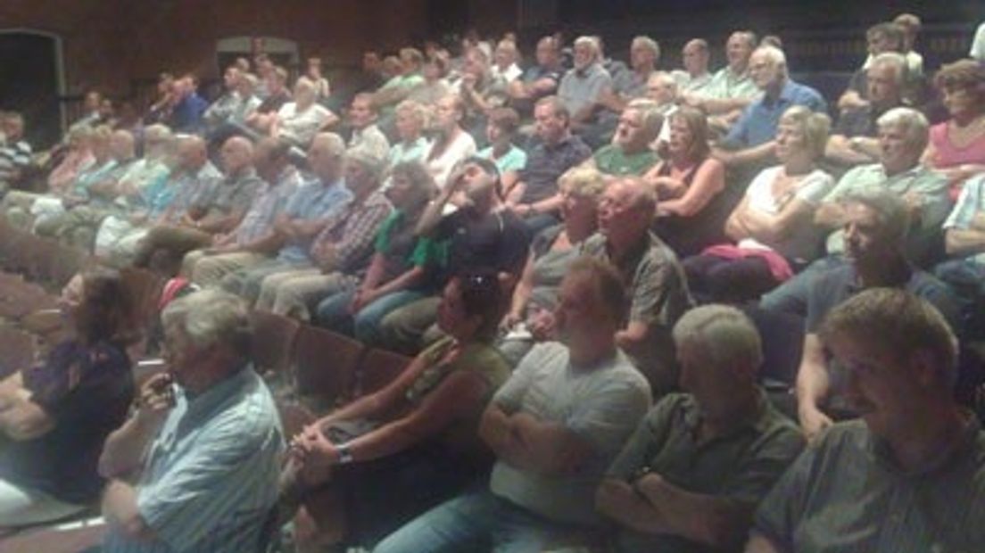Voorlichtingsbijeenkomst over azc Winschoten - RTV Noord