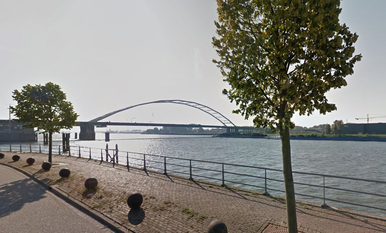 Verkeershinder op Papendrechtse brug - Rijnmond