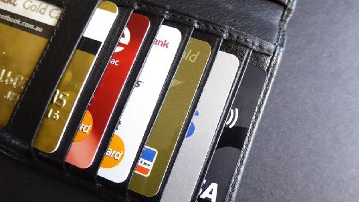 Geld en bankpassen gestolen in scholen, 40 maanden cel - Omroep Gelderland