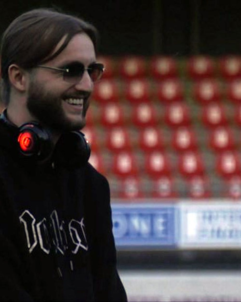 Rapper Kevin bestormt hitlijsten en brengt nieuwe plaat uit: 'Rotterdam ...