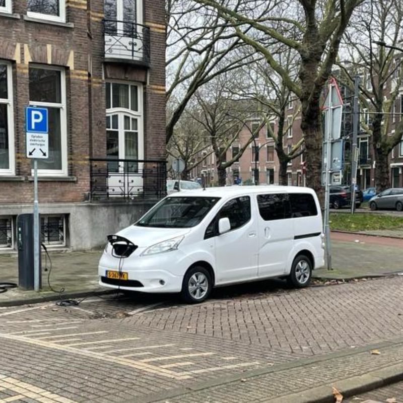 Wie weet waar de auto van Rien staat geparkeerd? Vrienden en familie ...