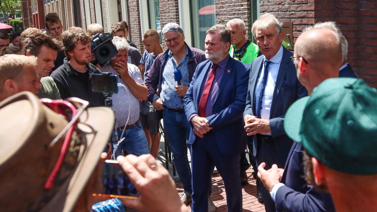 Gedeputeerde Fokkinga voorzichtig hoopvol na eerste gesprek ...