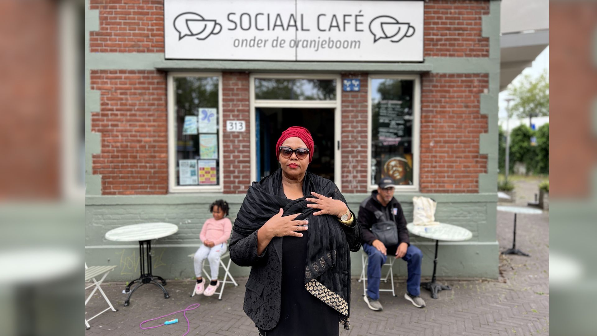 'Mama Joany' kookt elk weekend uit eigen zak voor ouderen die weinig te ...