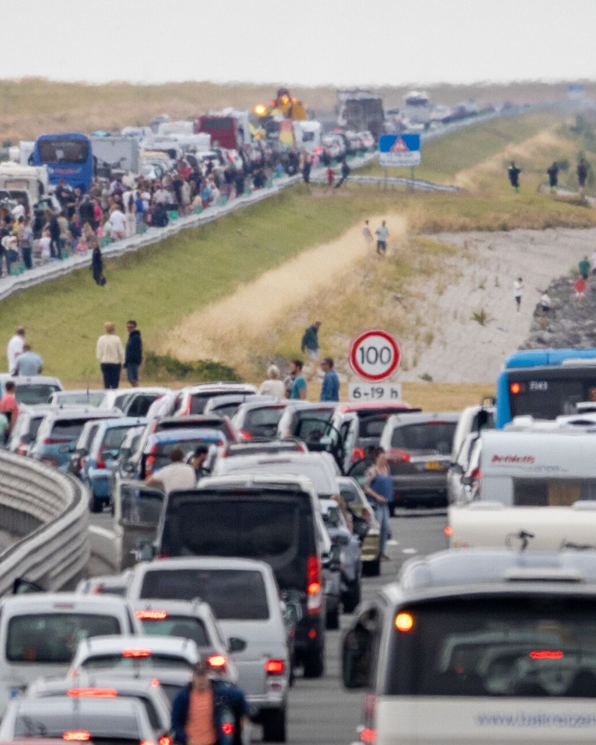 Er gaat geen week voorbij of er is iets mis met de Afsluitdijk, hoe kan ...