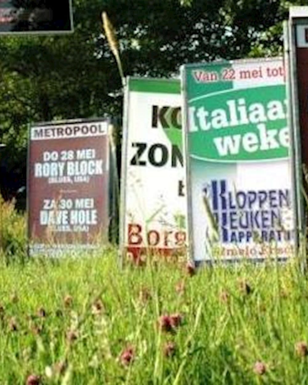 Enschede pakt illegale reclame langs N18 en A35 aan - Oost