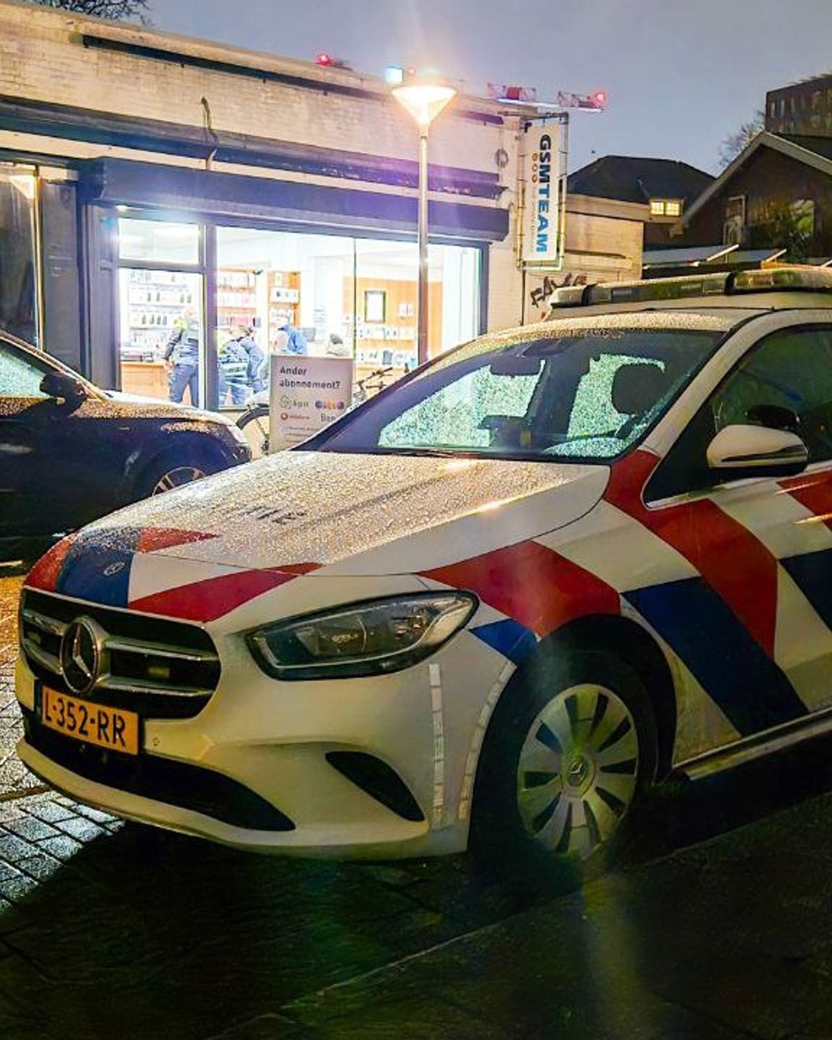 Overval op winkel in Enschede, politie zoekt verdachten op fatbike - Oost