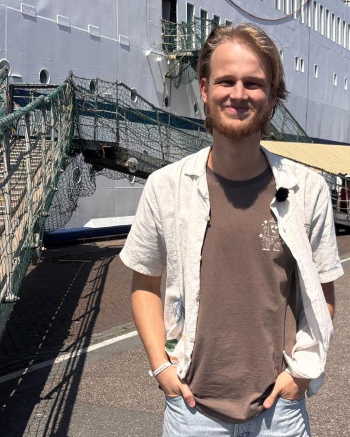 Stefan woont op schip met 300 anderen: 'Ik betaal 1900 euro voor drie ...