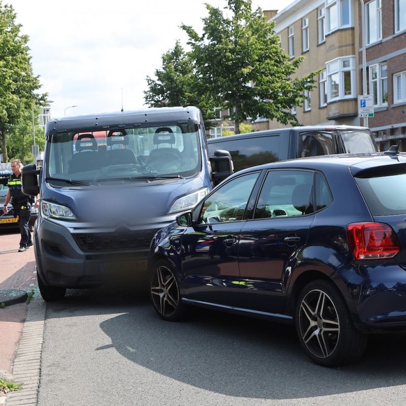 Bestuurder slaat met hamer op auto na aanrijding op Mient - Den Haag FM