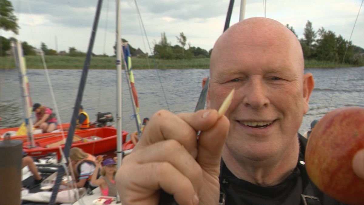 Pierre Wind maakt eten voor zeilschool - Omrop Fryslân