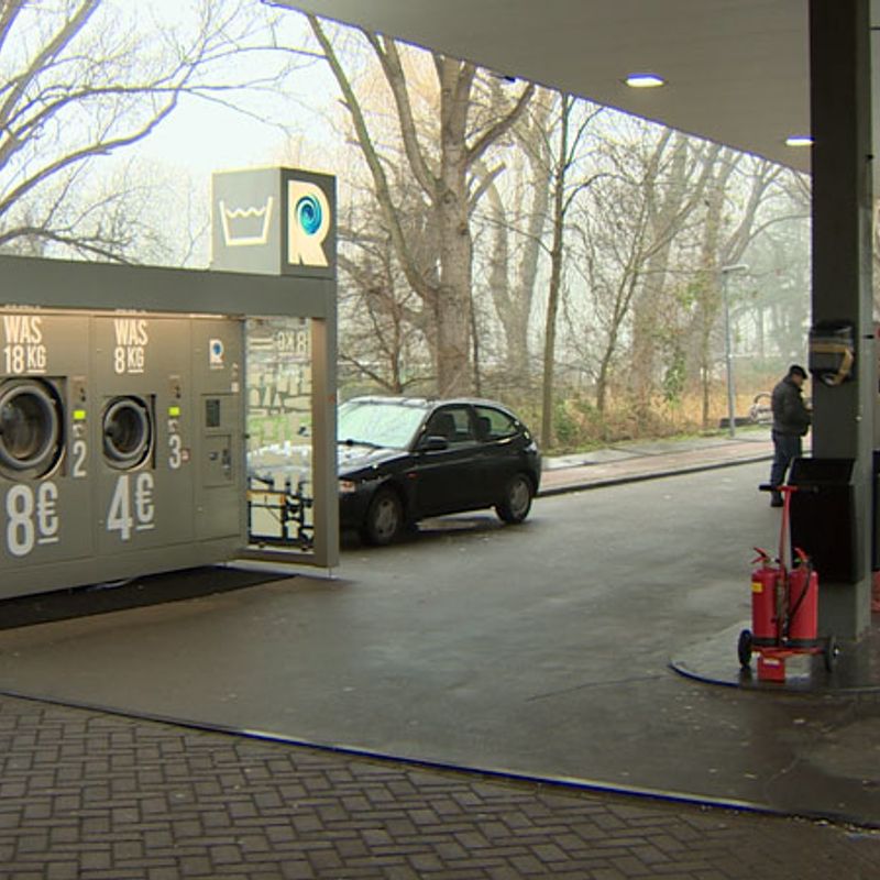 Steeds meer wasmachines bij tankstations - Rijnmond