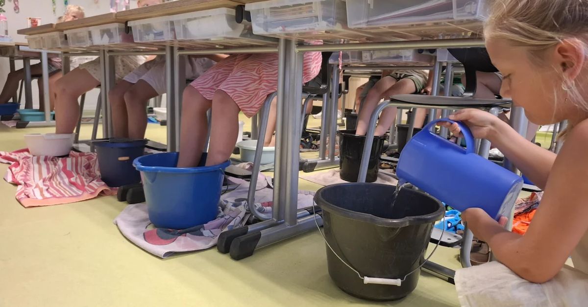 Extreme hitte: Kinderen koelen voeten in de klas, veerpontjes uit het ...