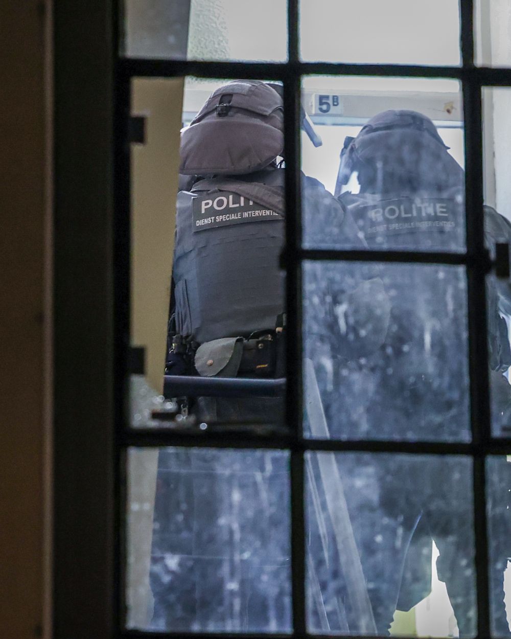 Verdachte Amsterdamse schietpartij doodgeschoten tijdens inval in Rotterdam - Rijnmond