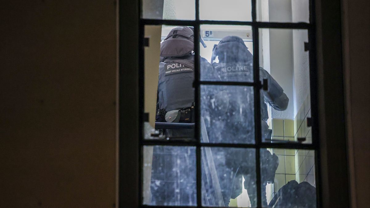 Verdachte Amsterdamse schietpartij doodgeschoten tijdens inval in Rotterdam - Rijnmond