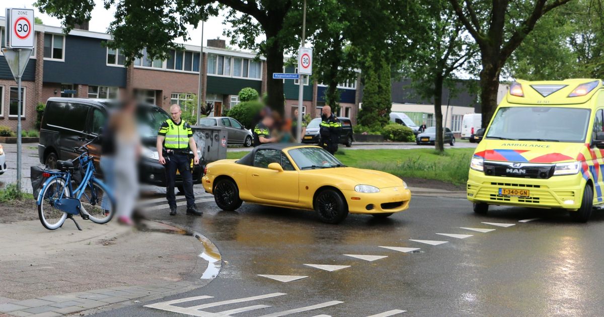 Gewonde na botsing tussen fietser en automobilist in Hoogeveen - RTV Drenthe