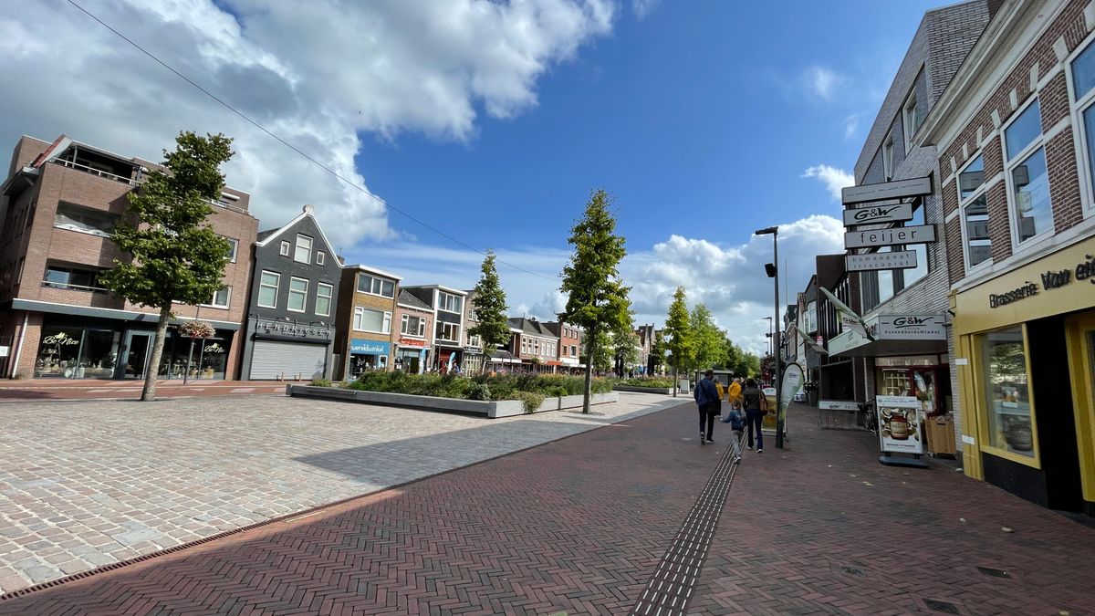 Paaltjes tegen laad- en losoverlast centrum Hoogeveen in februari in ...