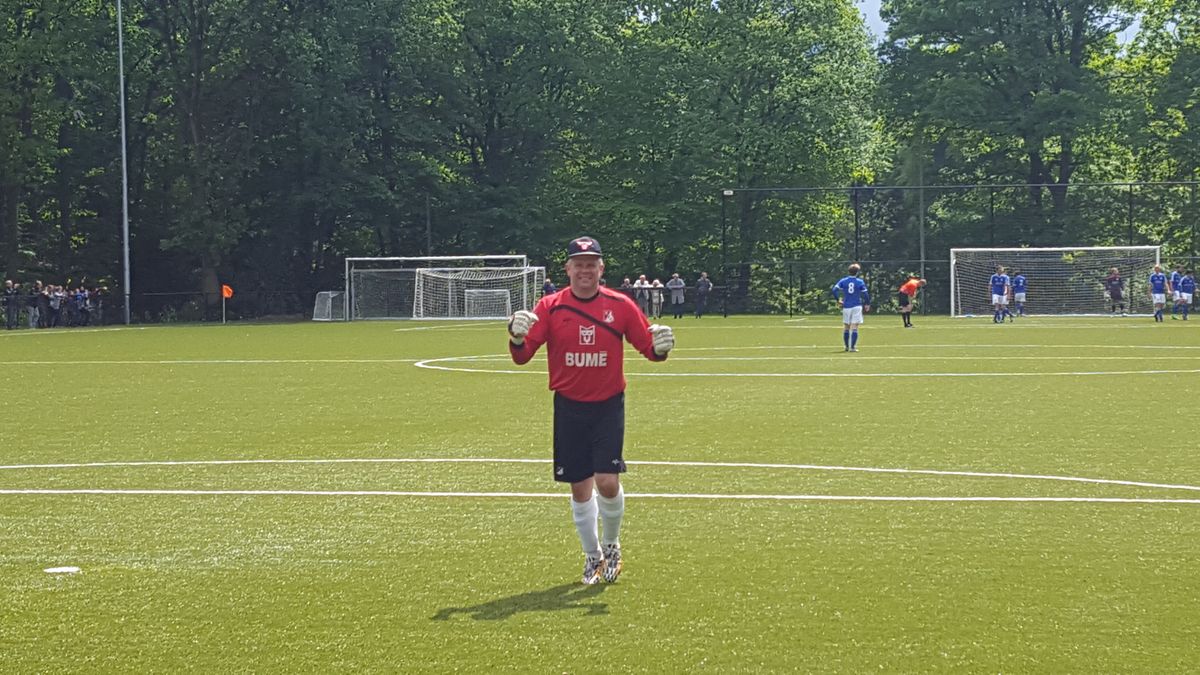 Keeper Frans Budel krijgt droomafscheid na 25 jaar eerste elftal bij ...