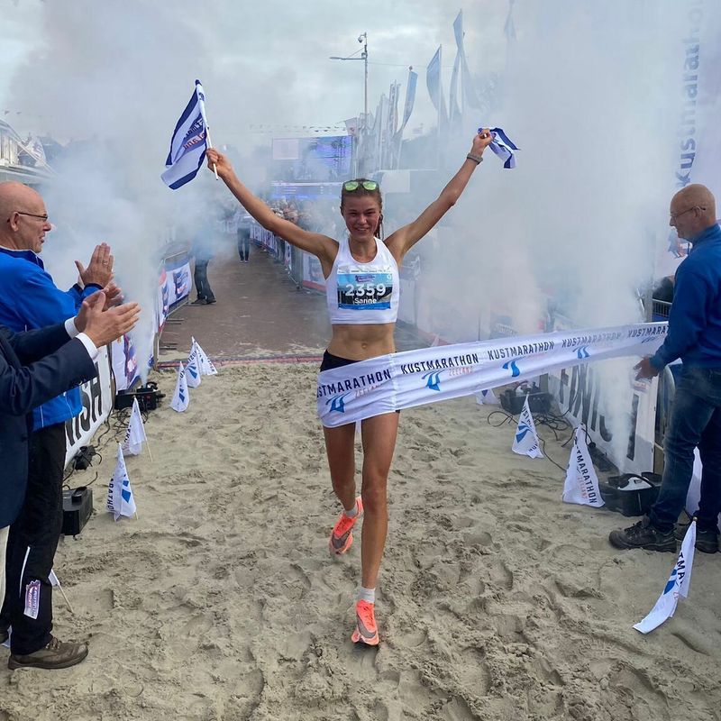 Jonge Mooldijk klasse apart in vrouwenwedstrijd Kustmarathon - Omroep ...