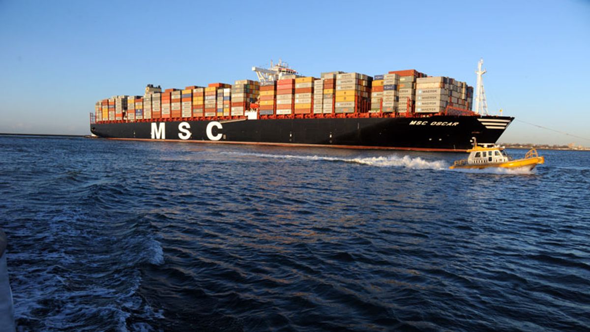 Grootste containerschip ter wereld in Rotterdam - Rijnmond