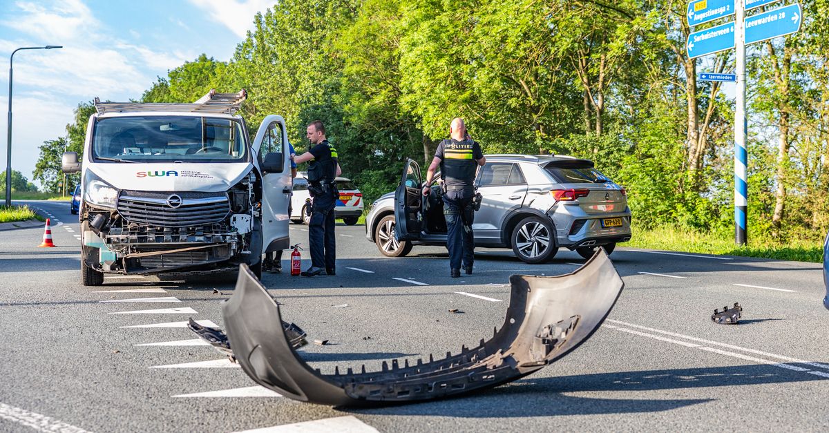 Botsing tusken twa auto's: ferkearshinder op de N358 by Stynsgea ...