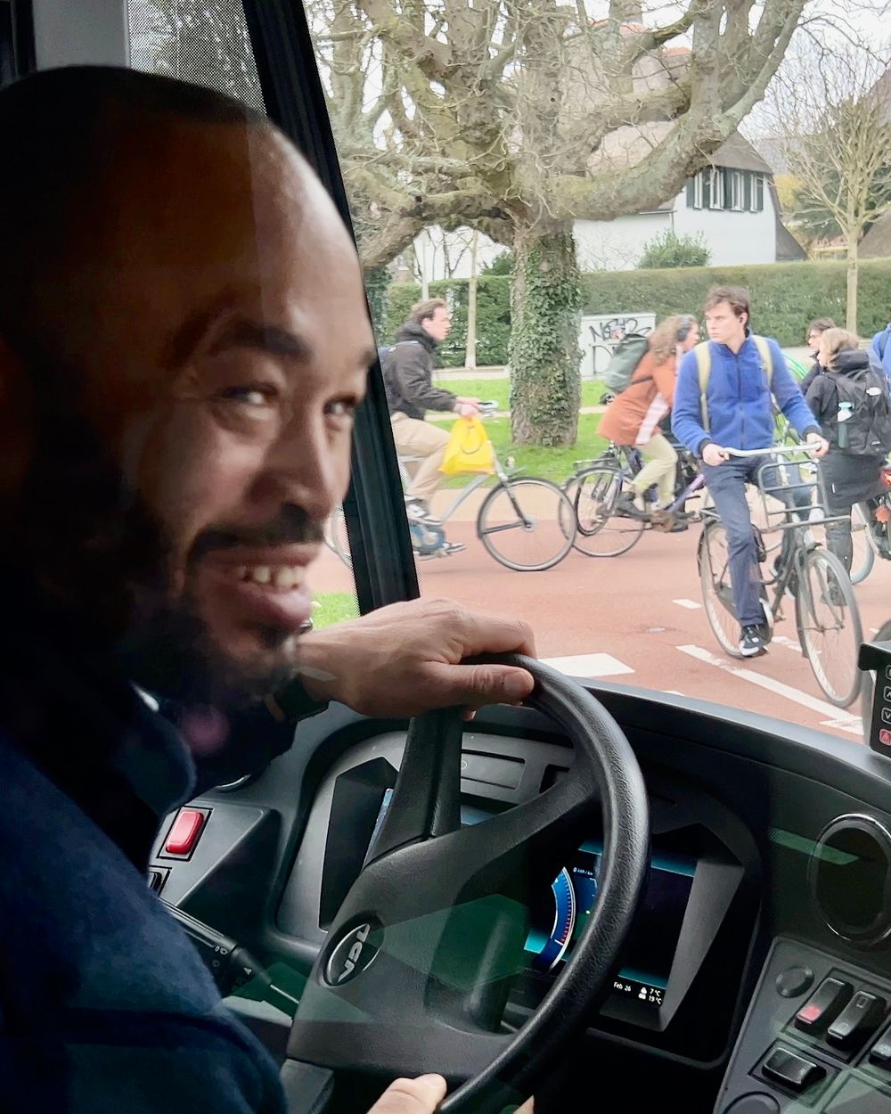 Oud-wereldkampioen boksen Don Diego Poeder is nu buschauffeur: 'Met hem ...