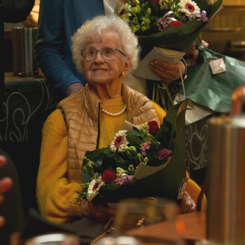 Ali (94) neemt na 70 jaar afscheid van koor: 'Hoop in de hemel verder ...